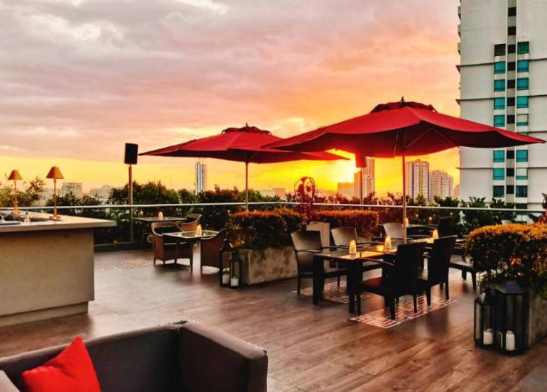 Where to Have a Romantic Dinner for Two Under the Stars | Booky